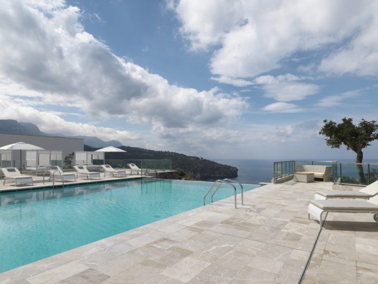 Die-besten-Hotels-auf-Mallorca-Infinity_Pool - The Frequent Traveller