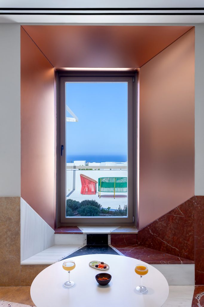 NOŪS Santorini: Interview mit Managing Director Stefania Flenga